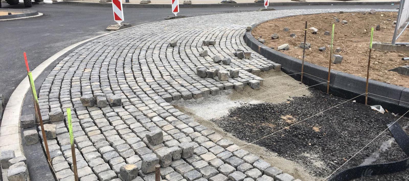 Im Strassenbau setzen wir auf modernste Maschinentechnik