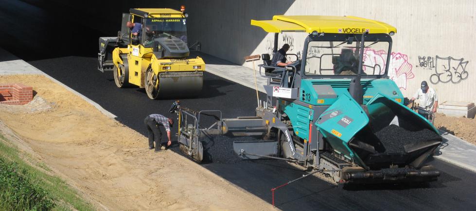 Im Strassenbau setzen wir auf modernste Maschinentechnik