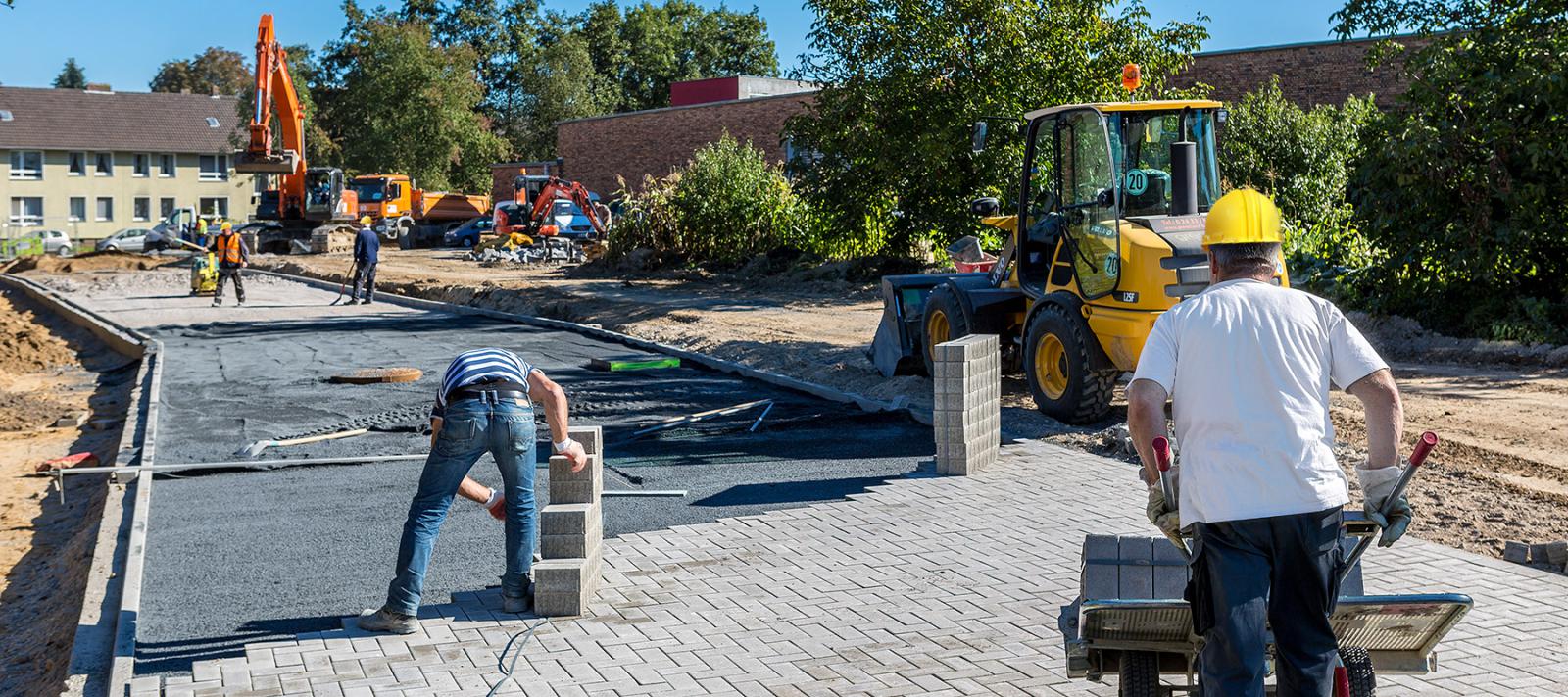 Im Strassenbau setzen wir auf modernste Maschinentechnik